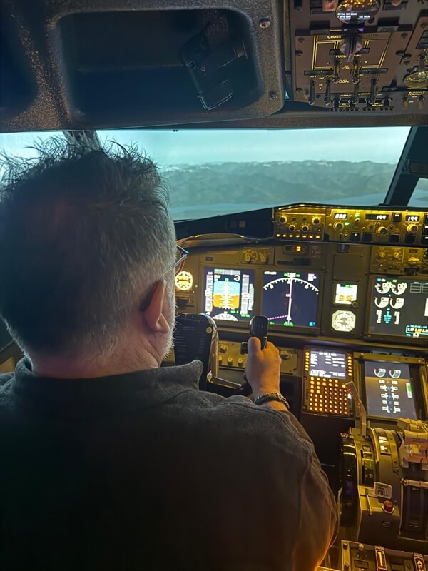 Flight Simulator Experience Brighton Shoreham Airport in a Boeing 737 Flight Deck | Prices From ...